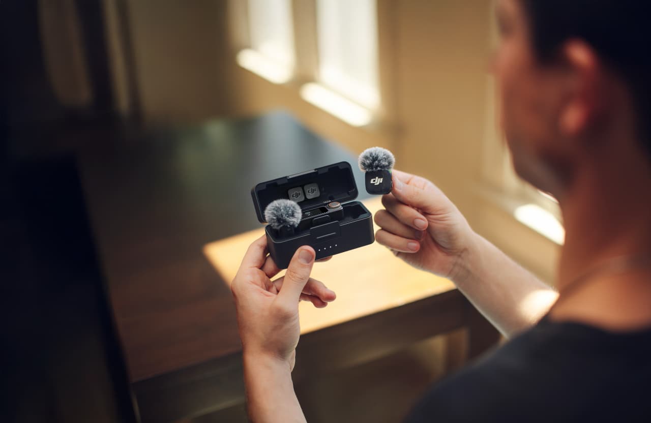 DJI Mic 3: Ultralight Wireless Microphone with 32-Bit Float Recording ...