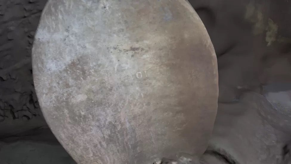 Titanic: New scans reveal the wreck in unprecedented detail