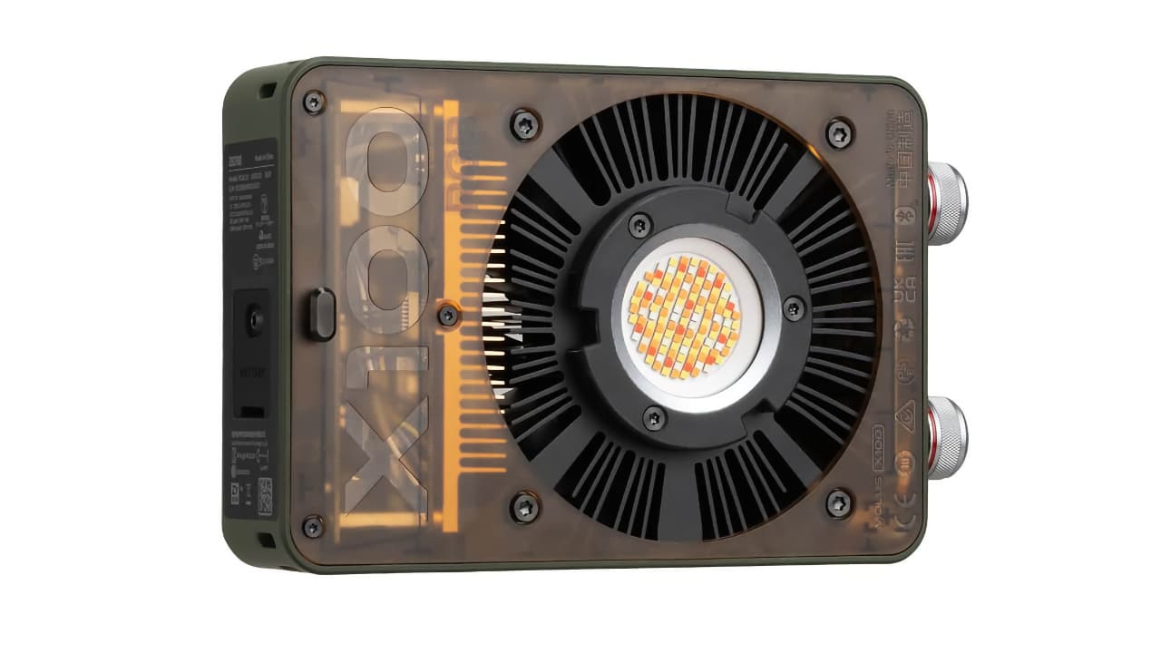 ZHIYUN launches pocket-sized MOLUS X100 RGB light