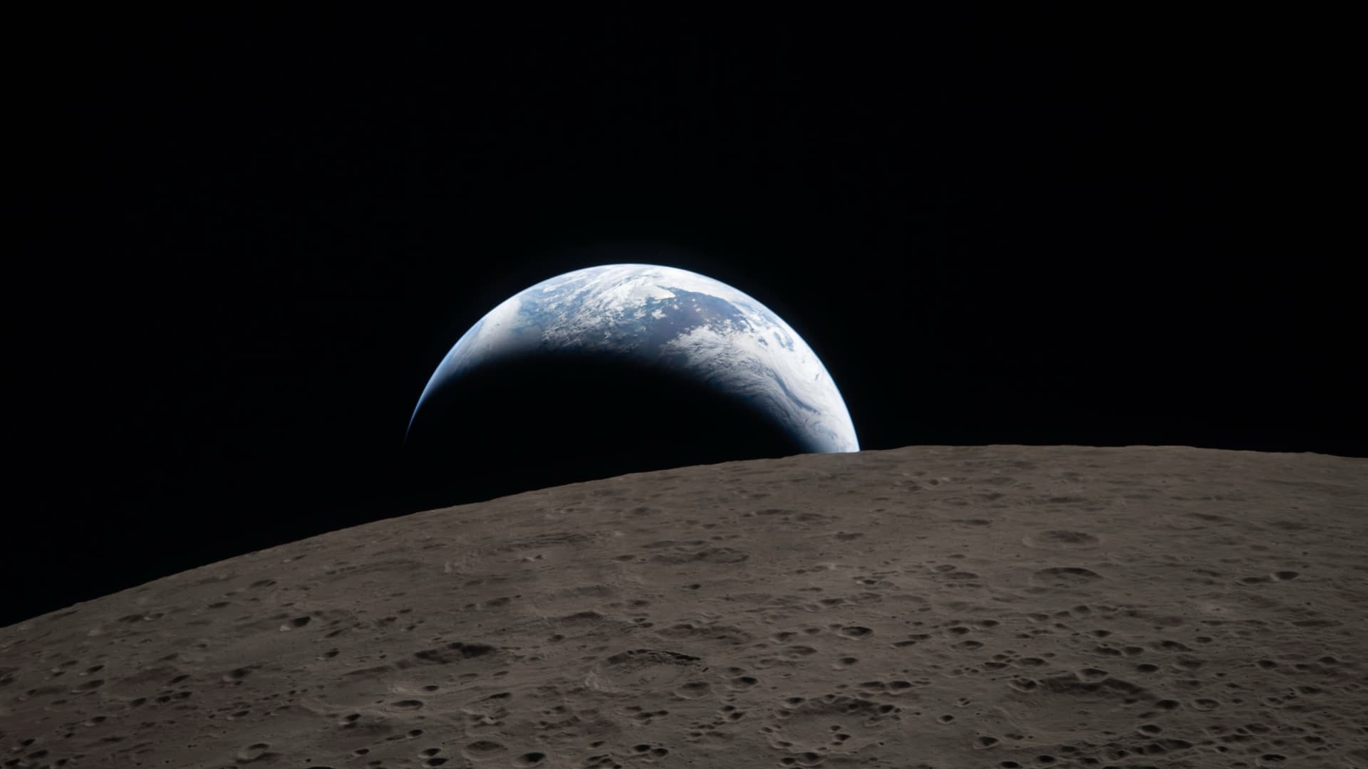 Stunning Earthset photo vindicates decision to take Nikon D5s beyond ...